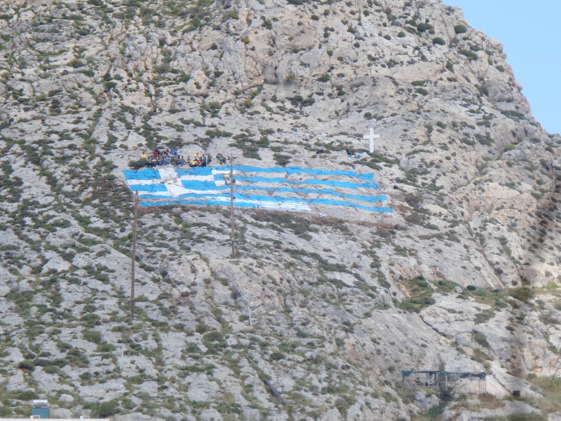 Ελληνική σημαία 375τ.μ. με χρώματα THRAKON στην Κάλυμνο