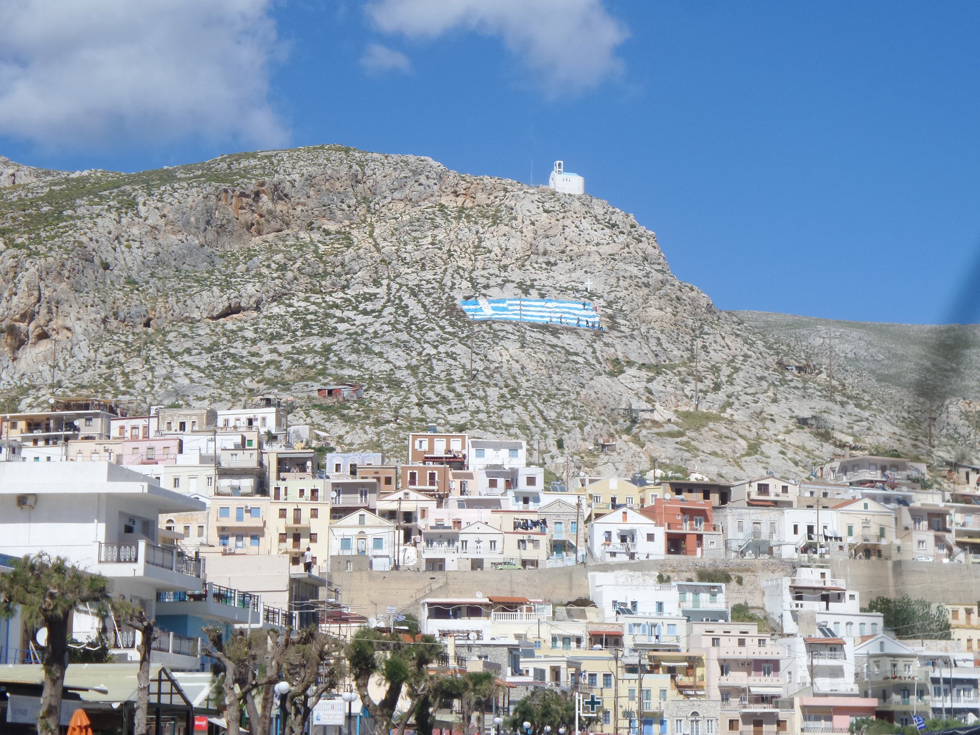 Ελληνική σημαία 375τ.μ. με χρώματα THRAKON στην Κάλυμνο